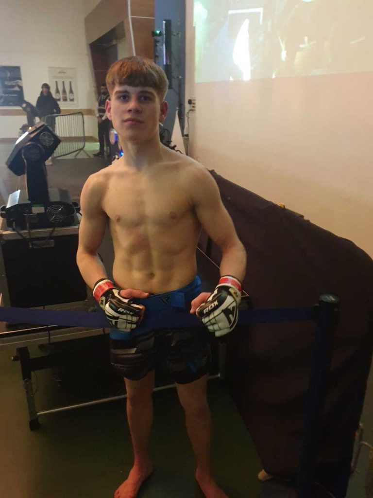 Harry Hobbs – Pro MMA debut successful at just 16 years of age