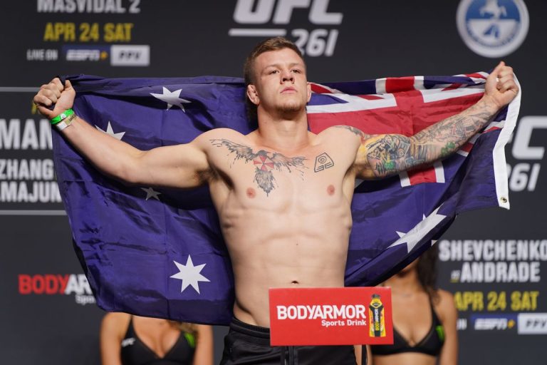 Jimmy Crute booked to face Alonzo Menifield at UFC 284 in Perth