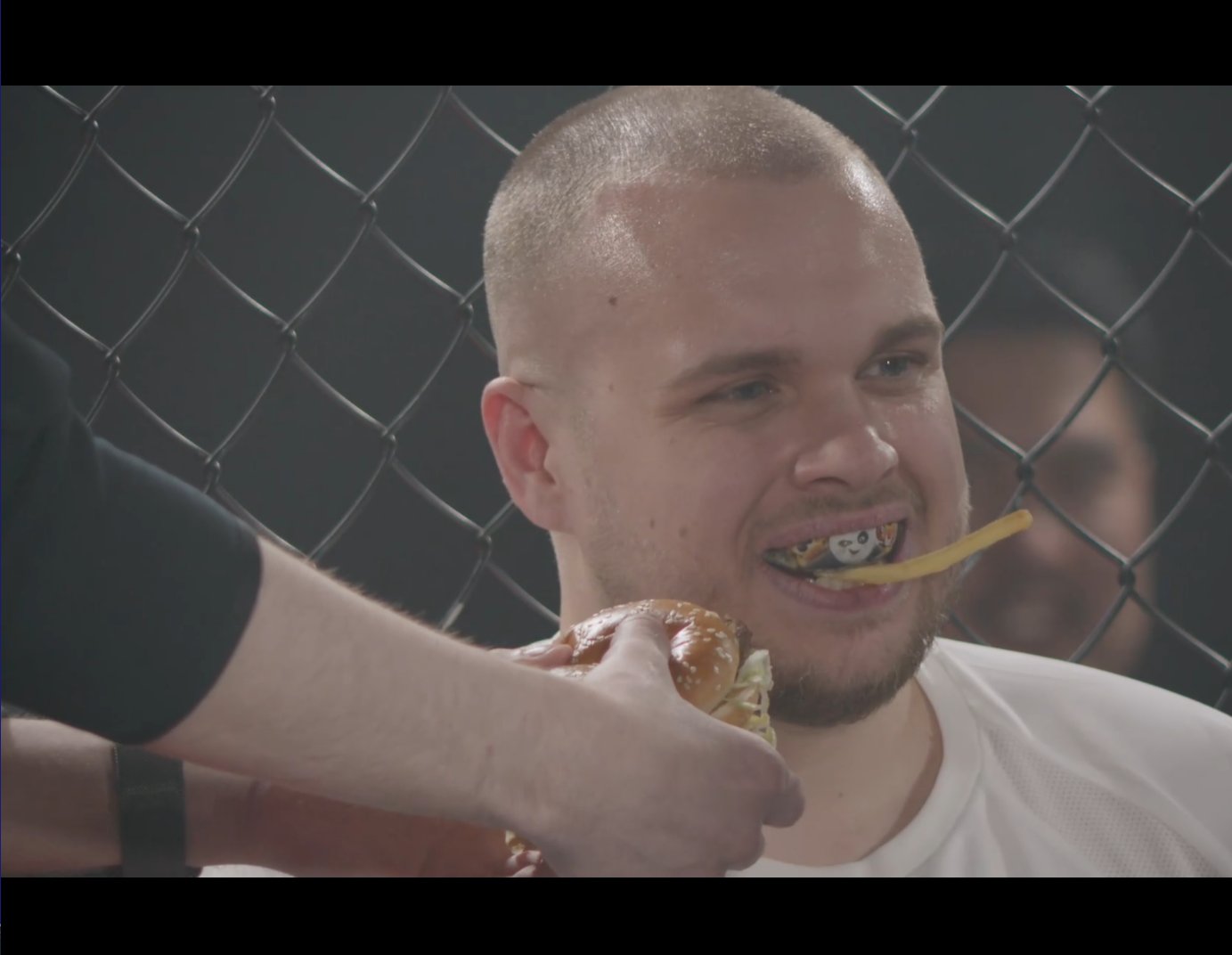 WTF!!!! Fighter eats McDonalds between rounds
