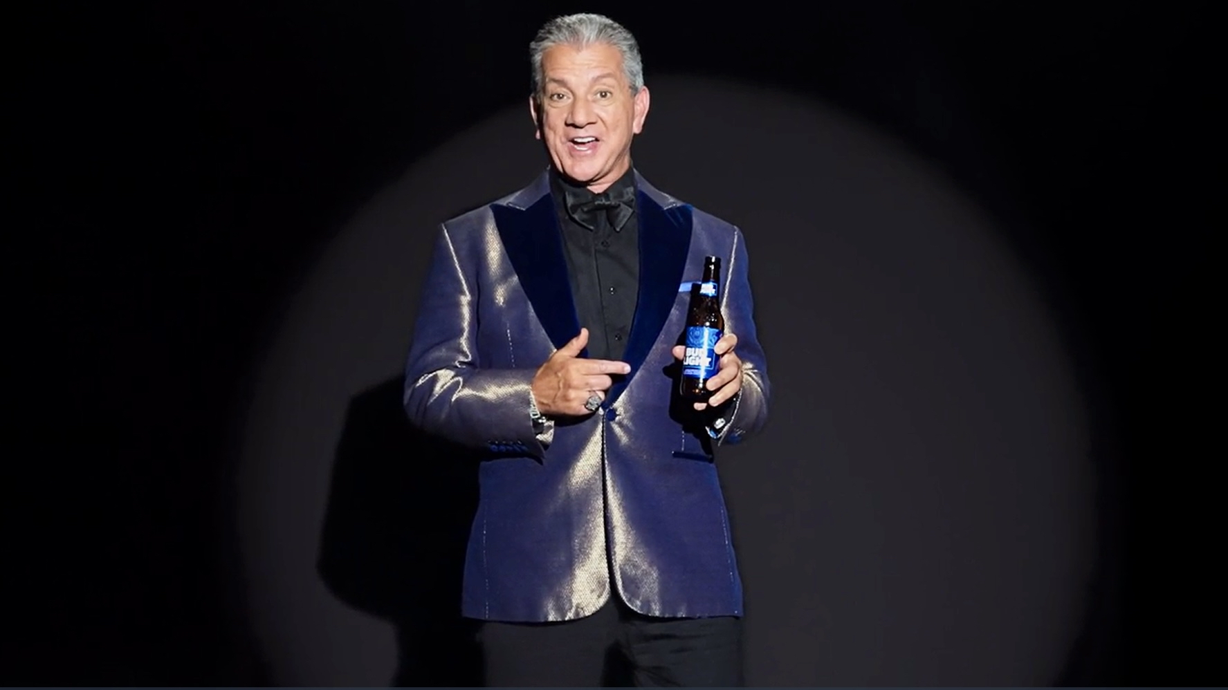It’s Tiiiiiiiime! Bruce Buffer, Iconic UFC Announcer, Announces Himself ...